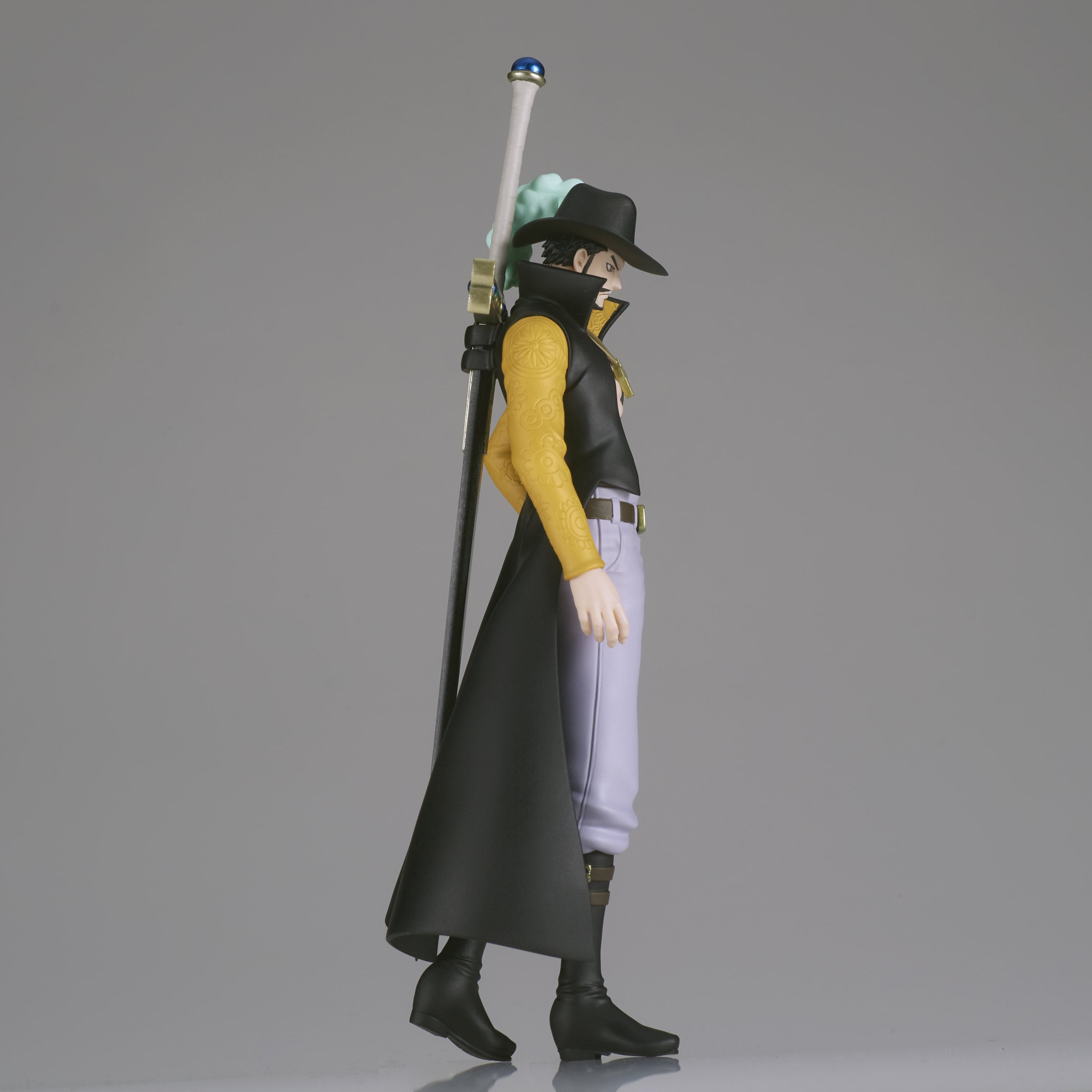 One Piece The Shukko Dracule Mihawk Figurine